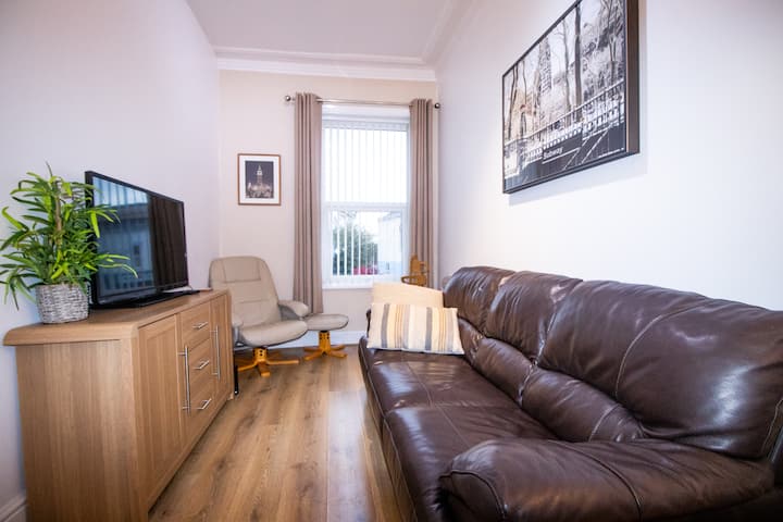 4 Bedroom Apartment, Sleeps Up To 8. - Preston