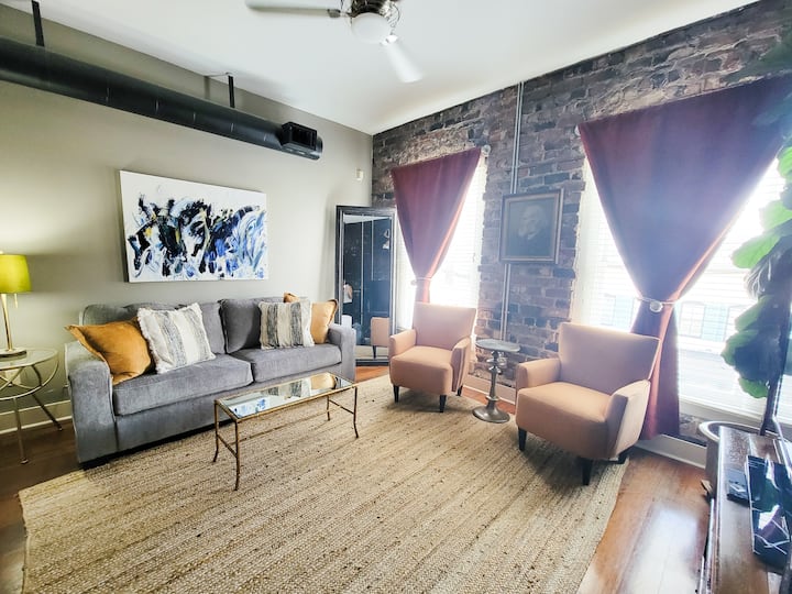 Brick On Broughton-downtown Savannah. - Savannah, GA