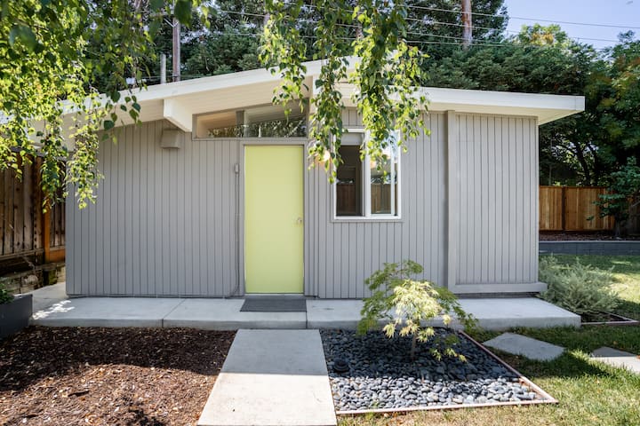 Mid Century Modern Guesthouse - Mountain View
