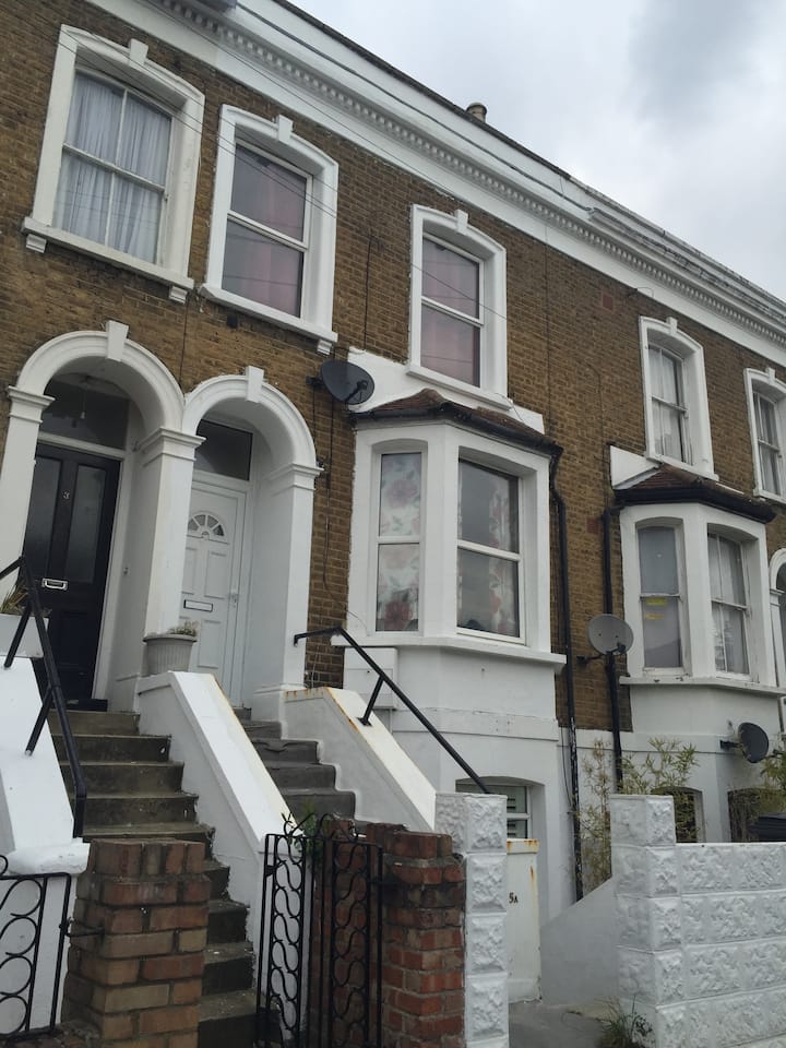 2 Double Bedroom Victorian Period Apartment, Sono - Croydon, UK