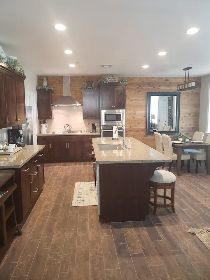 Warm And Cozy Redding  Home - Redding, CA