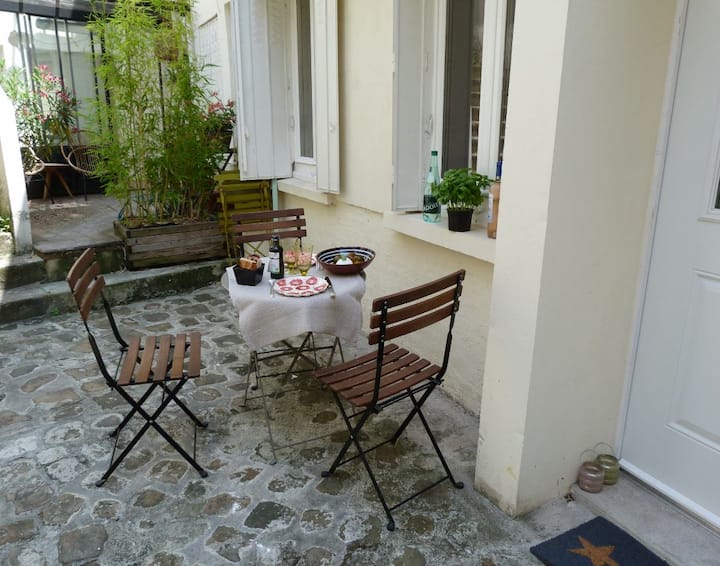 Calme Et Charme D’un Studio 24 M2 à Montmartre. - París