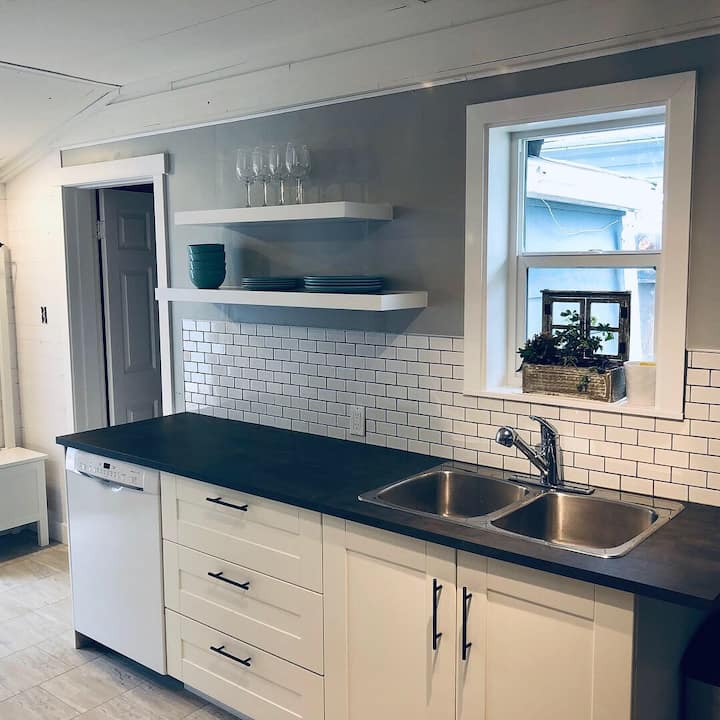 Quaint Home Away From Home - Penticton
