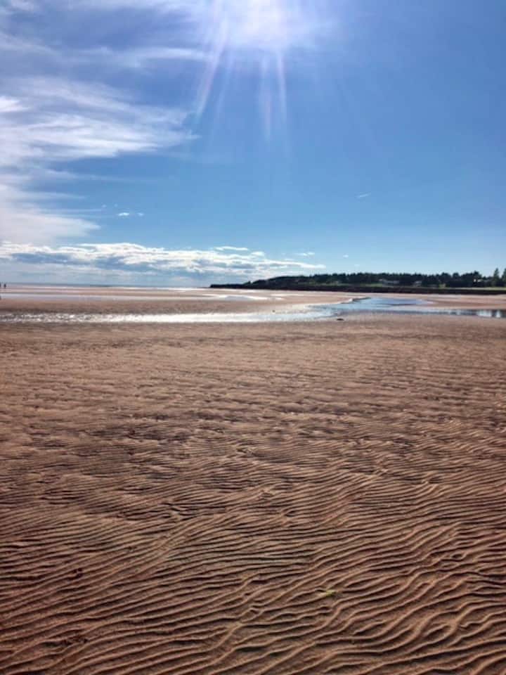 Steps From The Shore Cottage - Prince Edward Island