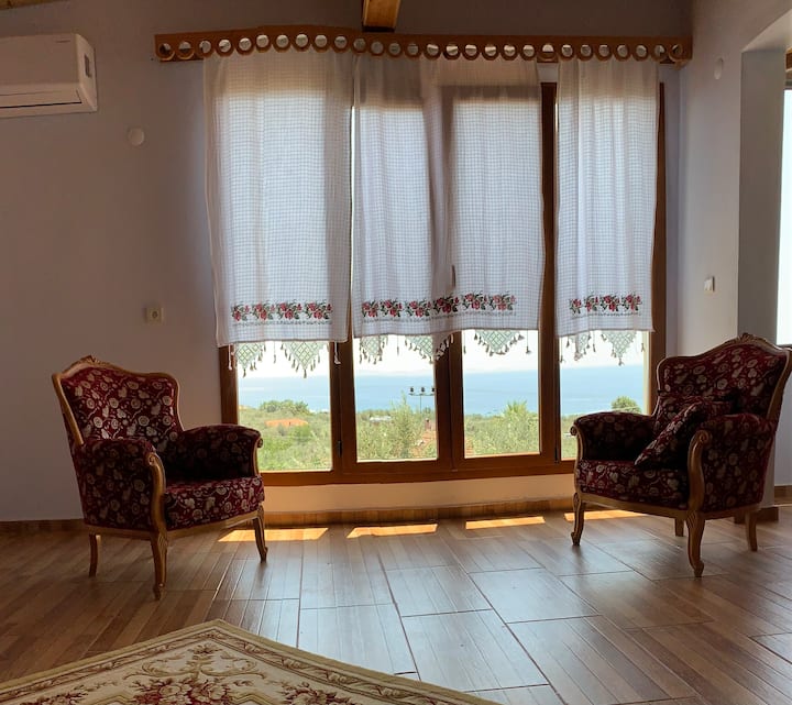 Deniz Manzarası Eşliğinde Huzuru Yakalayın - Ayvacık