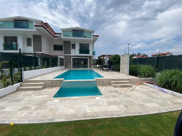 Villa De Luxe 3+1 Avec Piscine Intérieure, Vue Sur La Montagne - Dalyan