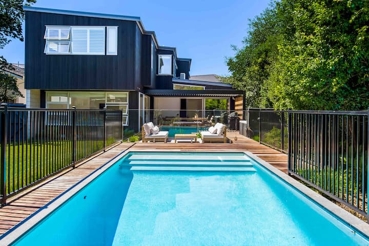 Large Family Fun Home - Auckland