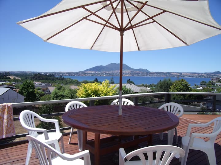 Amazing Views Of Lake Taupo - Taupō