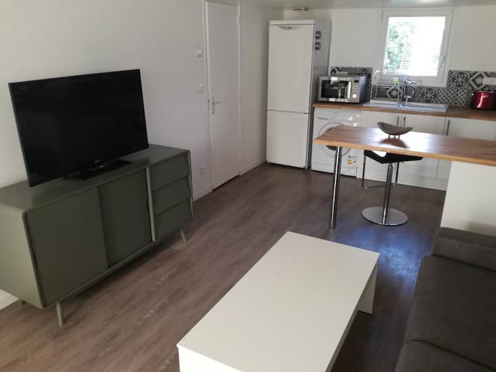 Independent Studio Renovated - ibis budget Marne la Vallée Chelles