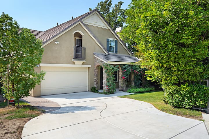 Modern, Private Home In Pasadena, 5 Br/4.5 Ba - Pasadena, CA