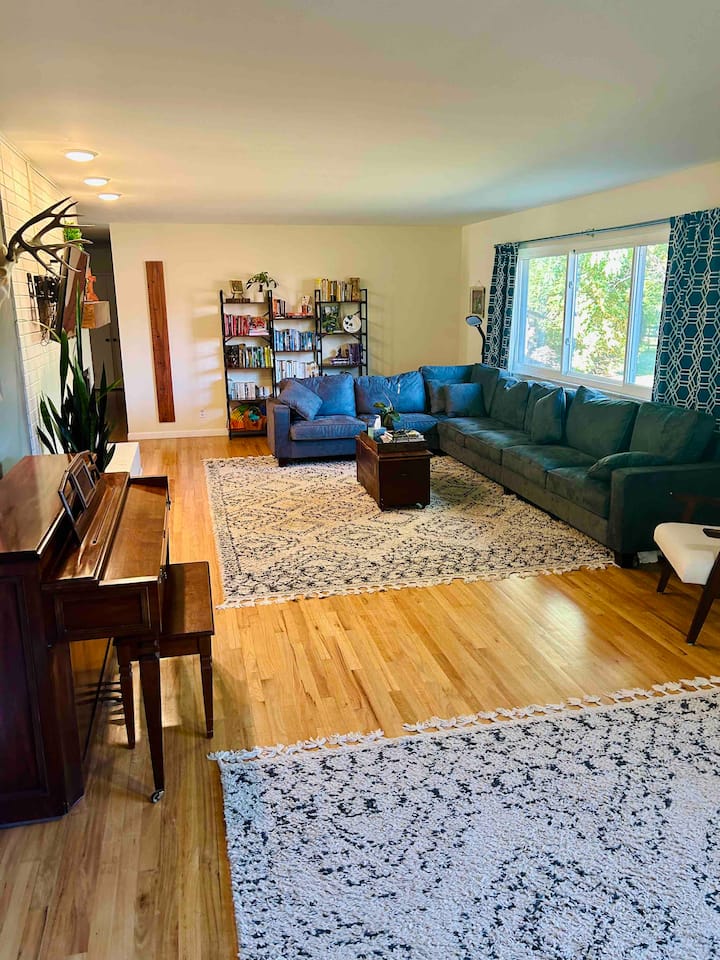 Quiet & Spacious 4 Bedroom Family Home - Camden, OH