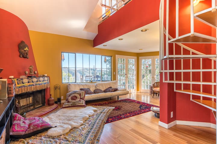 Coastal Topanga Sanctuary With Stunning Views <3 - Topanga, CA