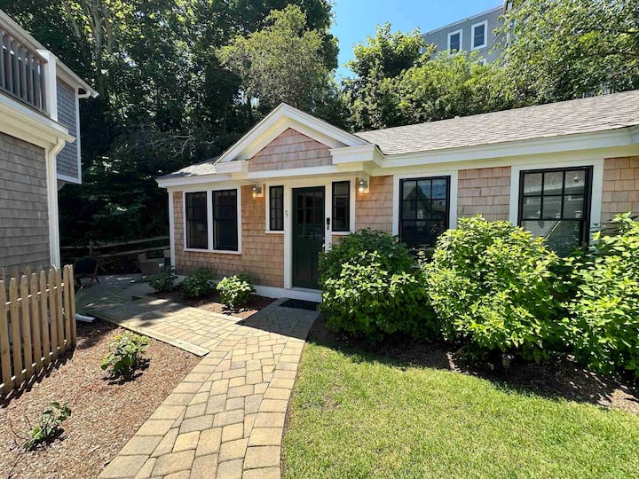 New! East End Cottage With Private Hot Tub! - Provincetown, MA