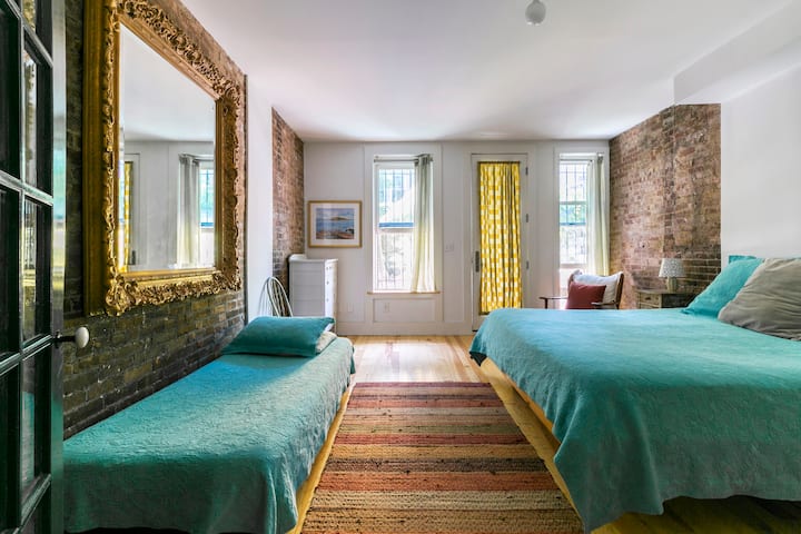 Historic Brownstone Dwelling Gorgeous Garden - Bogota, NJ