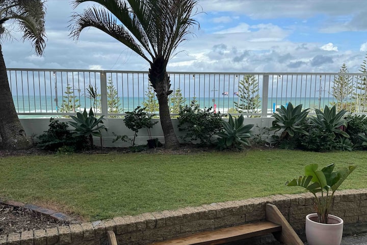 Beachfront!
Cool, Stylish 2 Bedroom Apartment. - Gold Coast