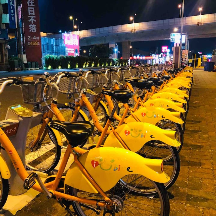 溫馨乾淨套房~獨立衛浴。出差.演出.停車方便。 - 베이툰 구