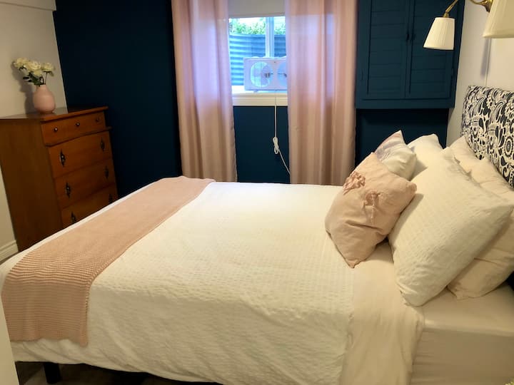 Centrally Located 1-bedroom Charming Suite - Moncton