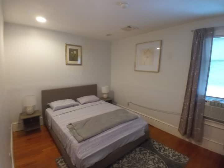 Private Bedroom. A Diamond In The Ruff. - Newburgh, NY