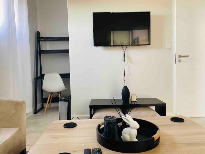 Cosy & Modern 1-bedroom Sweet Escape - Edenvale