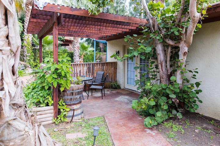 Tropical Casita-grounds W/pool &Hot Tub - South Padre Island