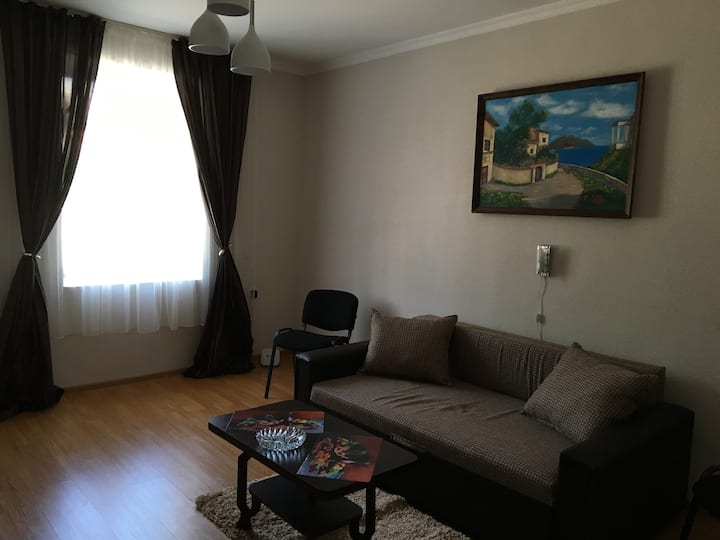 Cozy Apartment In Old Town, Near Sameba Cathedral! - تبلّيسي