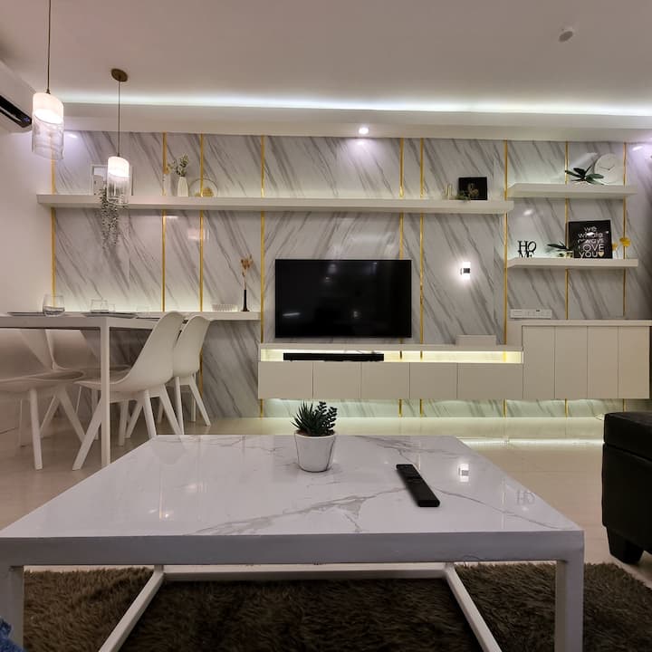 Stylish Well-equipped 2-stry House 2 Br W/ Netflix - Palo