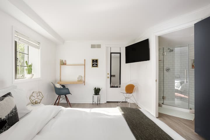 Modern, Cozy Studio Walking Distance To Emory Village - Brookhaven, GA