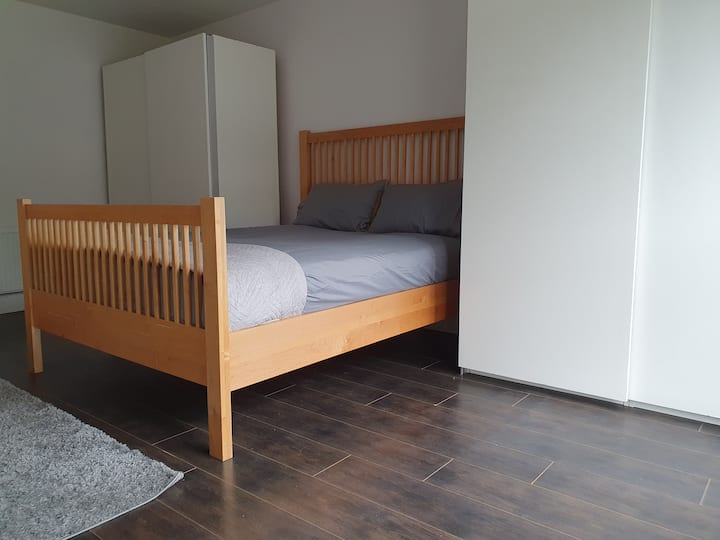 Entire Rental -Huge 1 Bedroom In Quiet Estate - Dublin