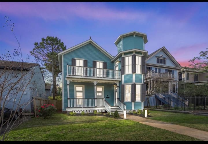 Charming & Spacious Historic Retreat - ガルベストン, TX