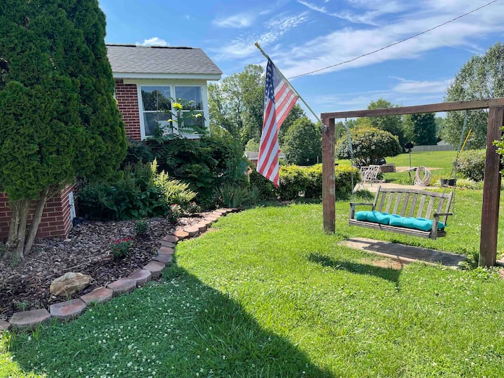 The Farrell - 3bed/1bath Cozy Home! - Graham-Mebane Lake