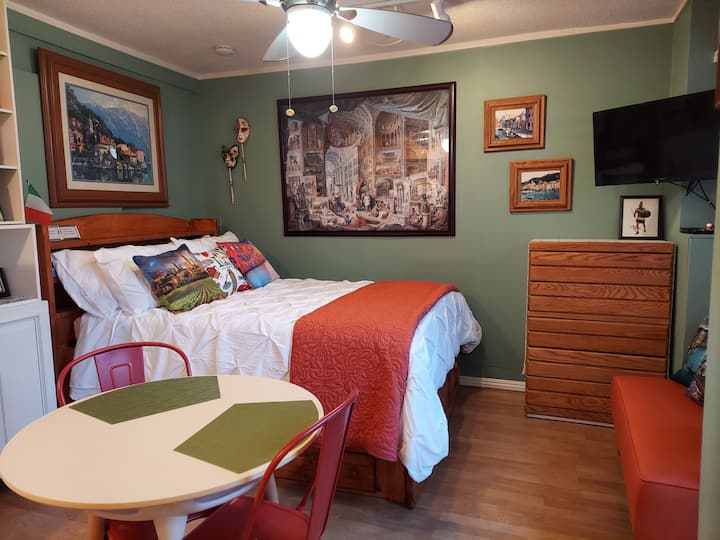 Little Italian Getaway- Longerterm Discounts! - Lakeside, CA