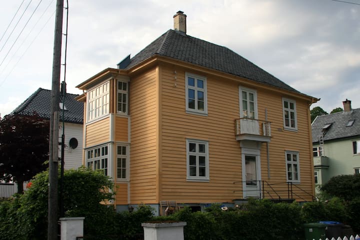 Cozy Townhouse, 15 Min To City Centre - Bergen