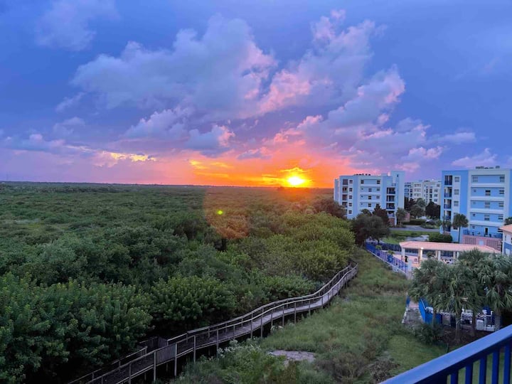 2/2 Beach Paradise Perfect For The Whole Family - Edgewater, FL
