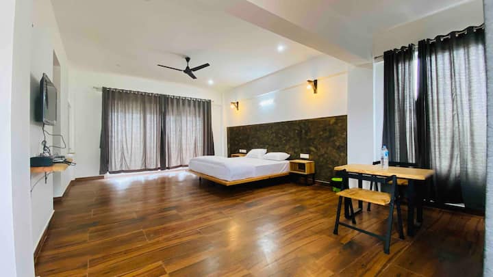 Hill Monk -Deluxe Balcony With Mountain View - Vagamon