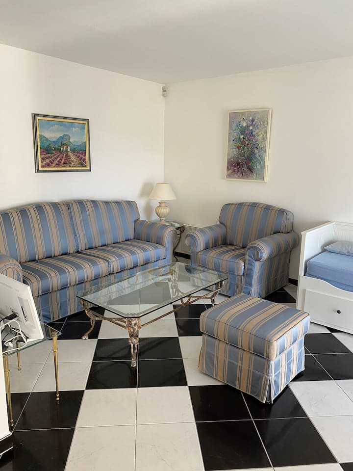 Provencal-style Apartment, Centre Of Cap D'antibes - Antibes