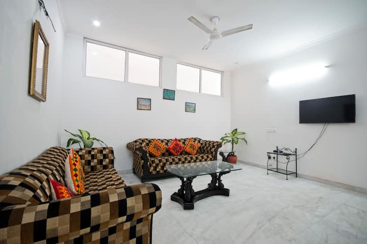 Spacious Suites, Centrally Located. - Gurgaon