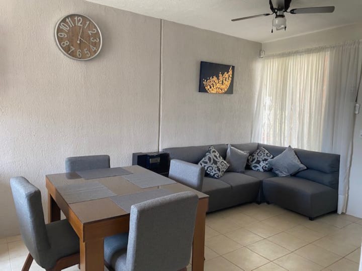 Departamento Entero Toluquilla, Tlaquepaque - Miguel Hidalgo y Costilla Guadalajara Airport (GDL)