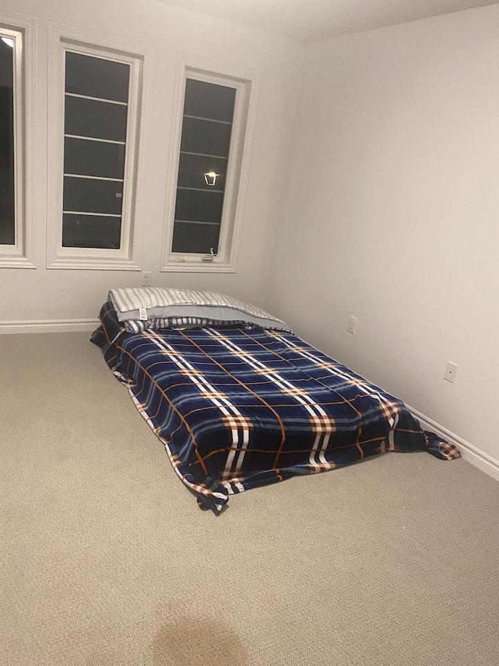 Brand New House, All Appliances Brand New - Brantford