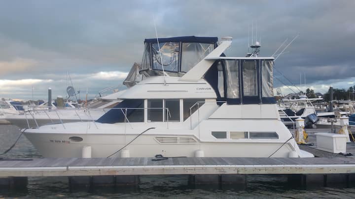 A Modern, Clean, And Charming Motor Yacht - Cranston, RI