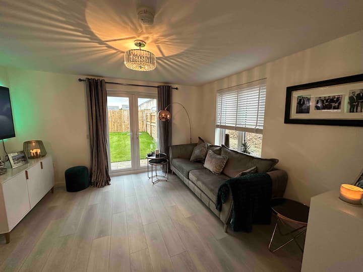 Chic City Pad: Close To City Centre & Airport - 