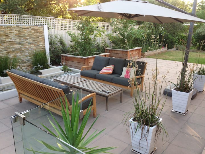 Modern Luxury Home With Pool, Spa And Trampoline - Mordialloc