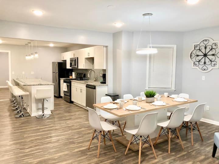 Stunning 5 Bed 2.5 Bath Single Fam  Hawley Green - Syracuse, NY