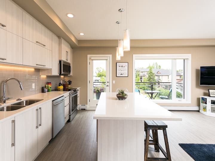 The Best Airbnb In Yyc. Free Banff Pass! 1br 1ba - Calgary