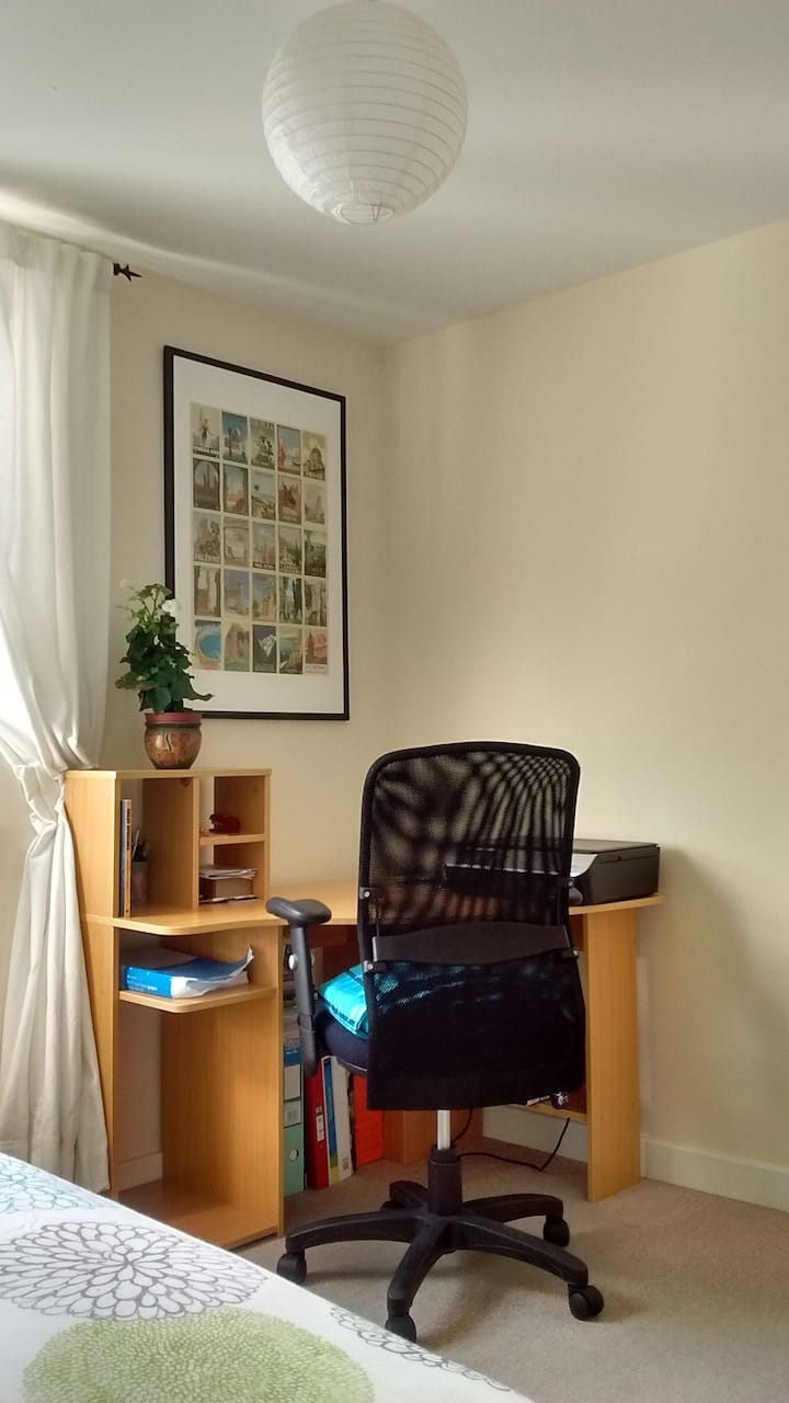 Single Room @ Penthouse Flat With Free Parking - Edimburgo