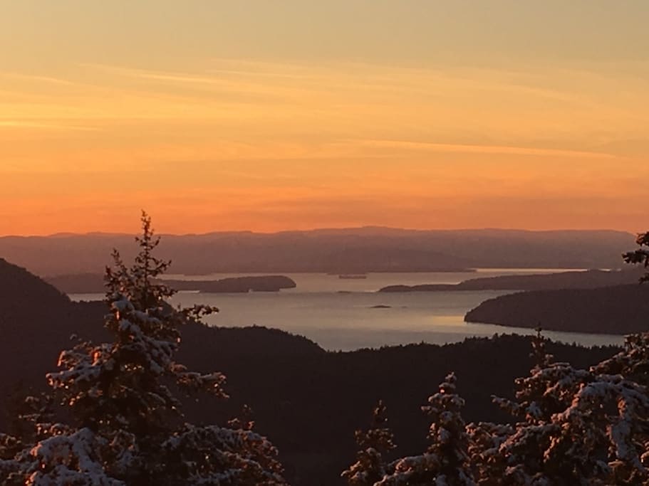 Orcas Island Sunset Retreat - Guesthouses for Rent in Eastsound ...