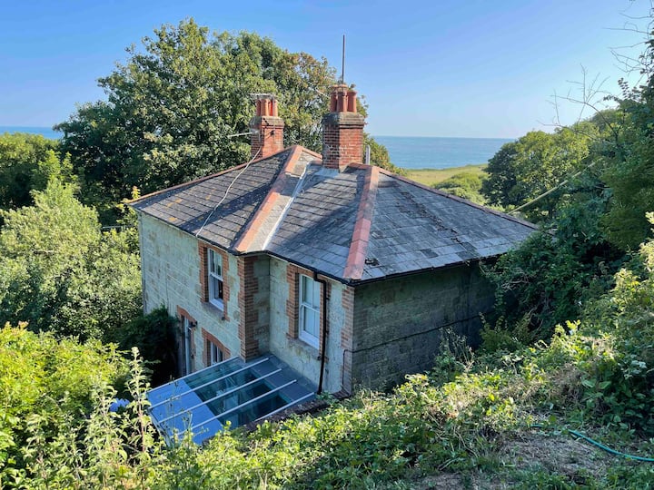 Charming Cottage Near The Sea - Isle of Wight
