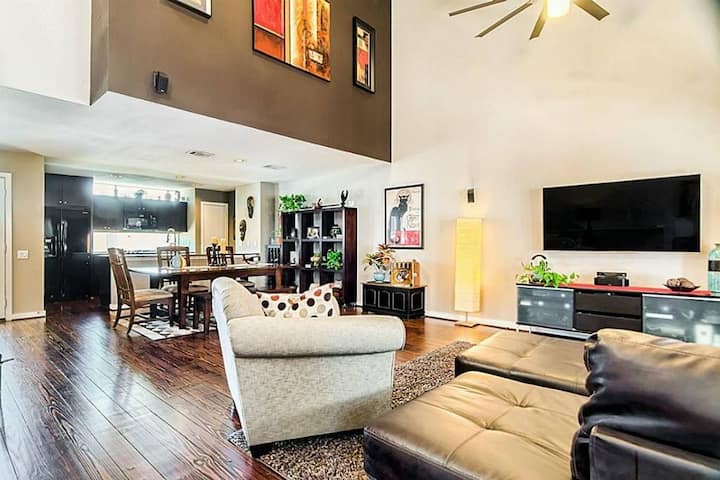 2100 Sq Ft Modern Townhome In Eado - Houston
