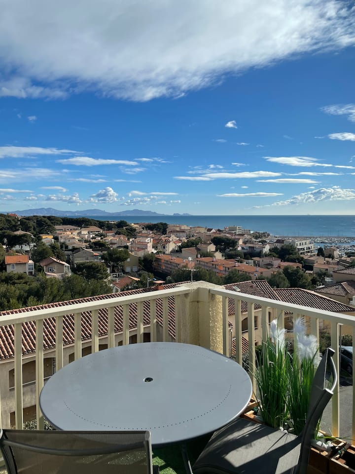 Vue Panoramique Pour Cet Adorable Studio - Sausset-les-Pins