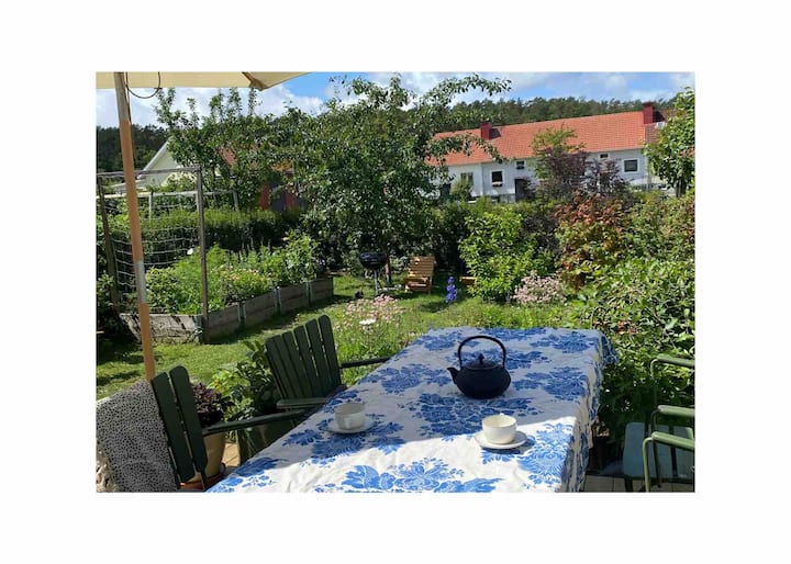 Mysigt Radhus I Lugnt Område I Kyrkbyn, Göteborg - Göteborg