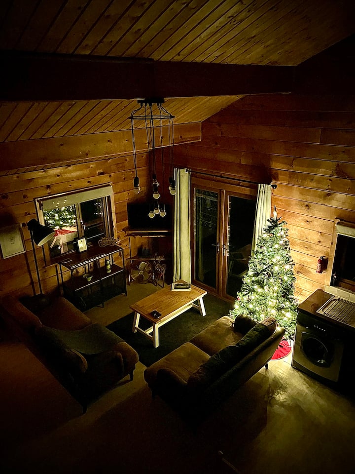 Top 6 Log Cabins With Hot Tub In South West Wales, UK | Trip101